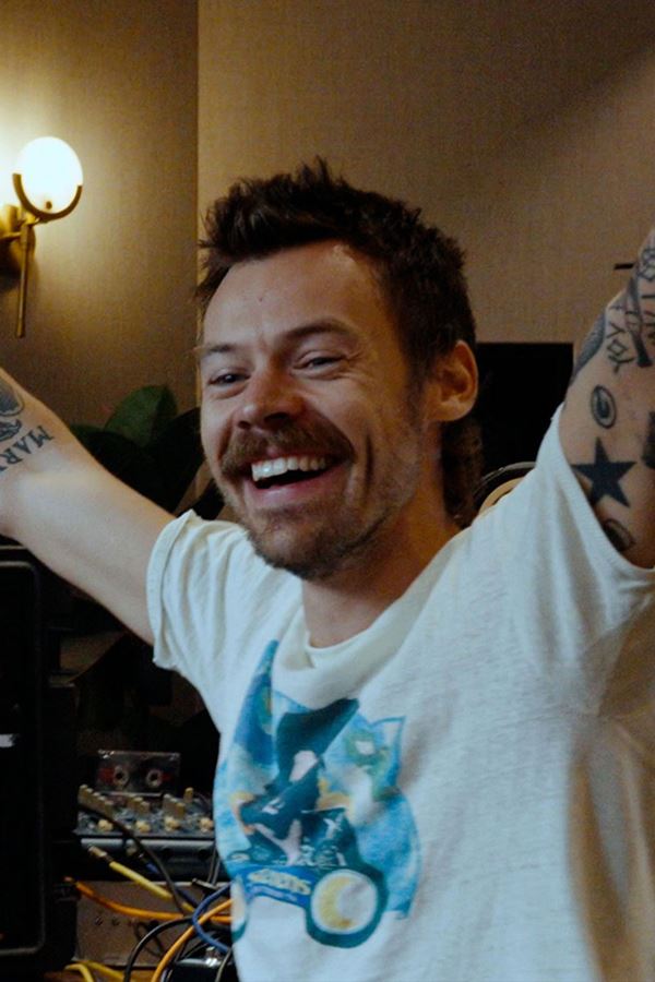 Harry Styles anuncia digressão mundial - Portugal fica de fora! - Mega Hits